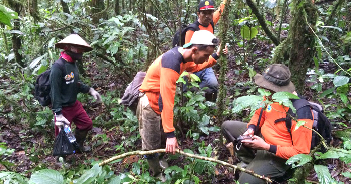Aksara pada Batik Incung Kerinci - Jurnalistravel.com