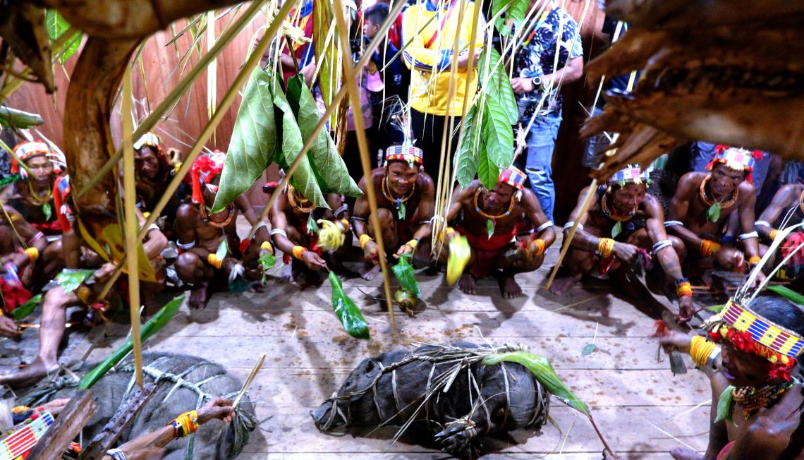 Arat Sabulungan dan Gempuran Agama di Mentawai - Jurnalis Travel
